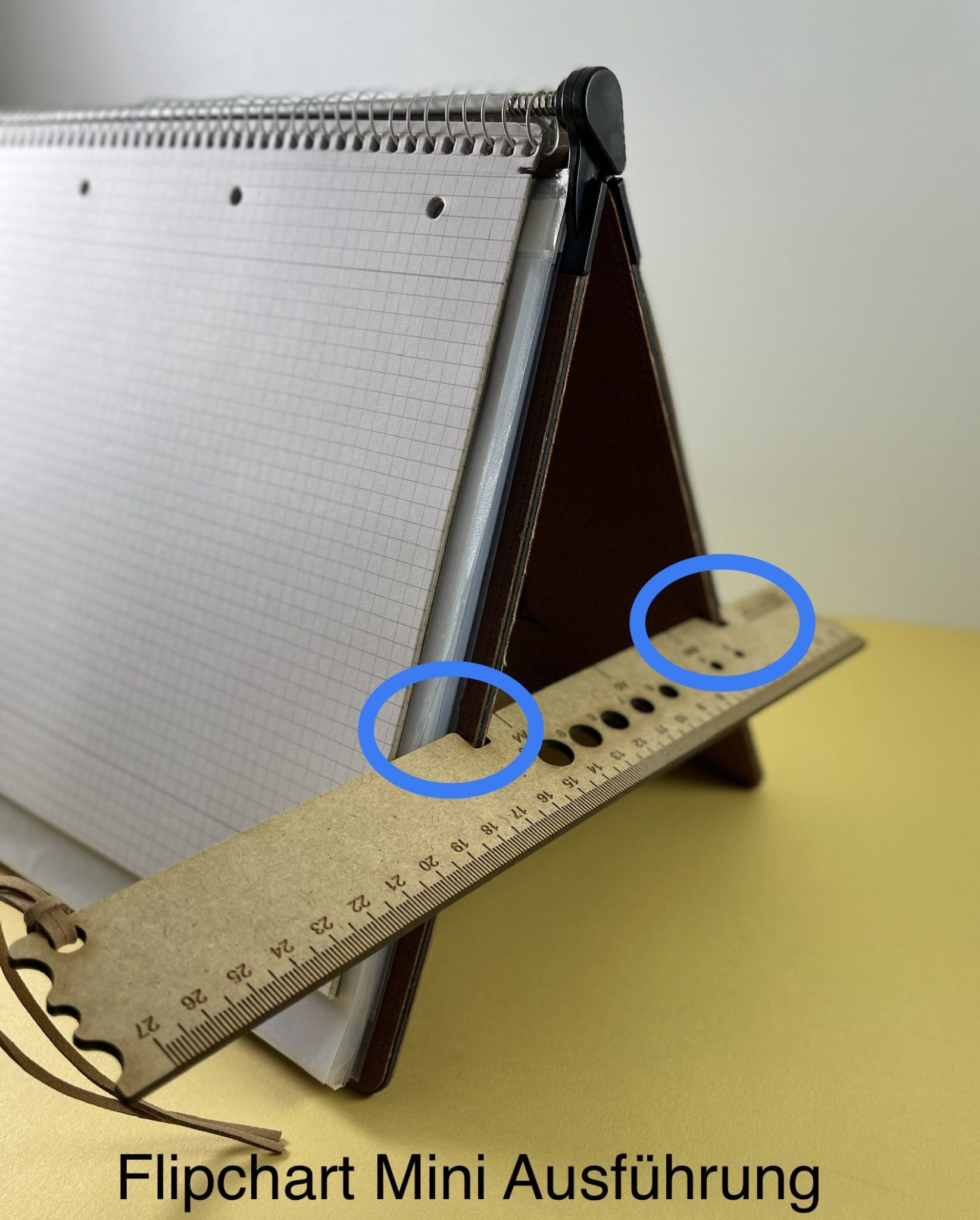 Ein gerader Strich mit einem Lineal und mehr Funktionen genießen mit ...